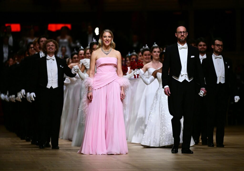 Glanz, Glamour und große Roben: Die Best Dressed des Wiener Opernball ...
